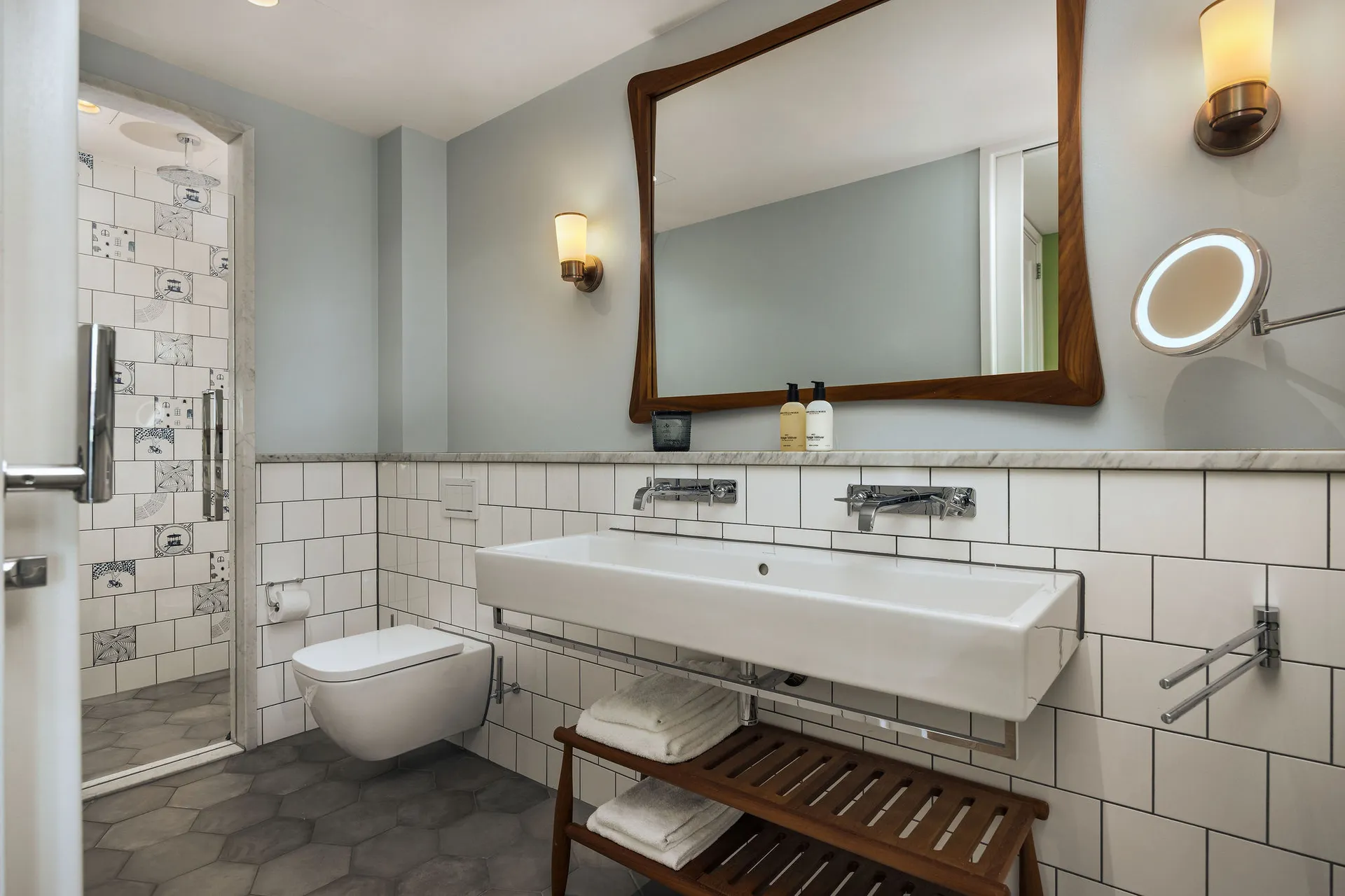 Amsterdam | Stadionplein 260 | The July - Twenty Eight | Studio Apartment